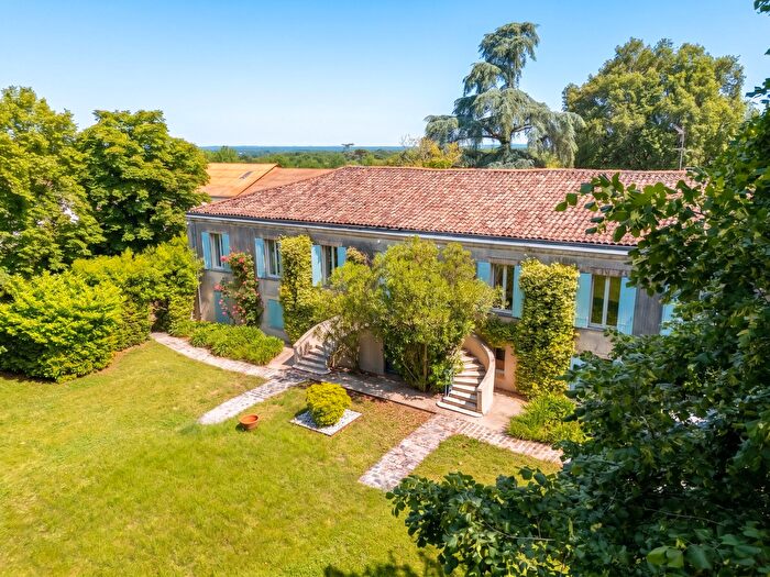 Yvrac : Maison 12 pièces à vendre