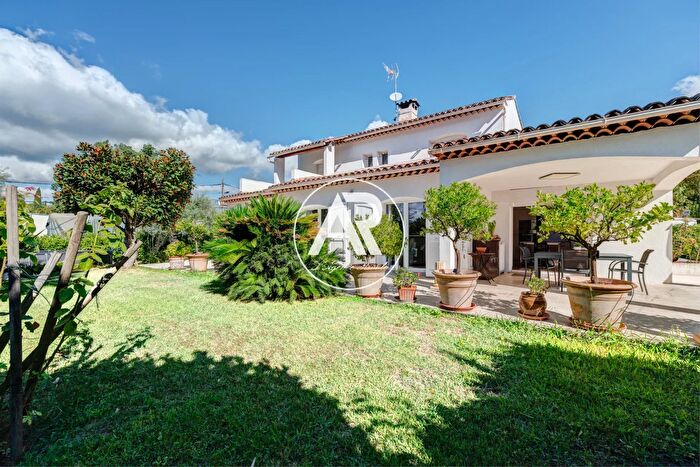 Maison à vendre - Saint-Paul-de-Vence - 5 pièces - 3 chambres