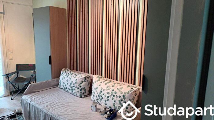 Appartement à louer - Bruyères-Postillons-Jaurès-Val Allard, Sèvres - 1 pièce - 1 chambre