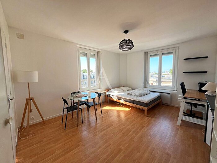 Appartement à louer - Centre Ville, Reims - 1 pièce