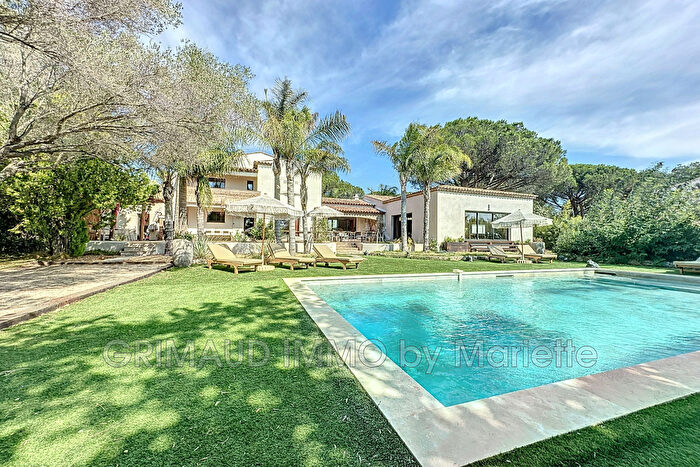 Maison à vendre - Grimaud - 8 pièces - 6 chambres