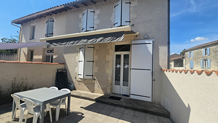 Bernay-Saint-Martin : Maison 3 pièces à vendre