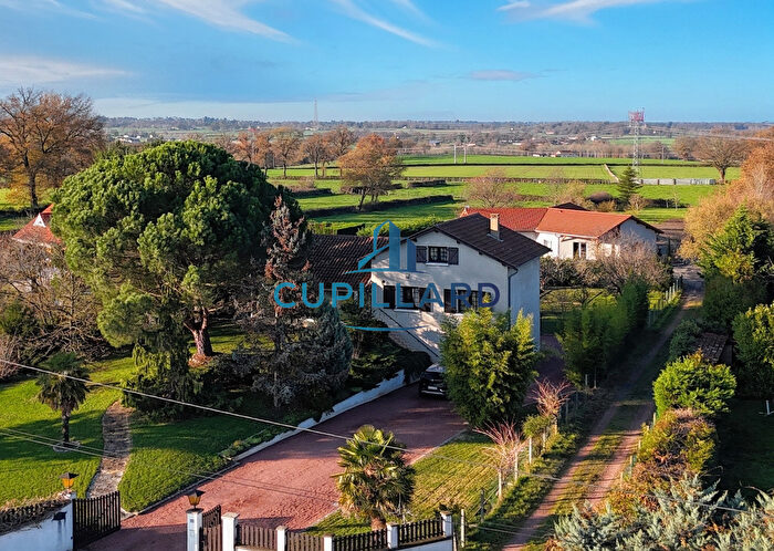 Maison à vendre - Saint-Romain-la-Motte - 5 pièces - 3 chambres