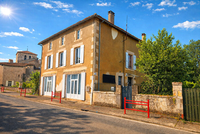 Alloue - Maison 9 pièces à vendre