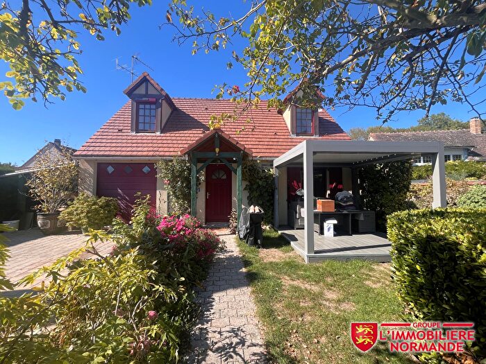 Maison 5 pièces à Ménilles, à vendre