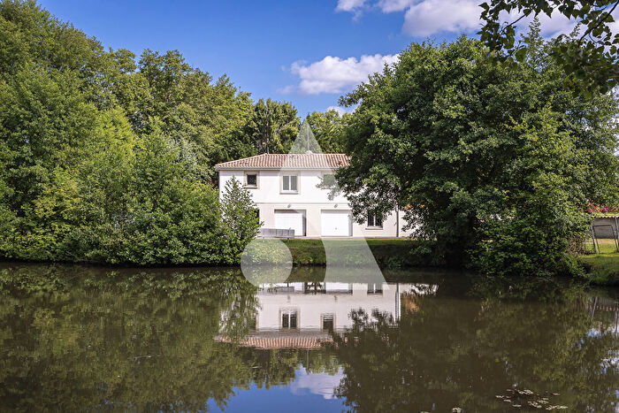 Maison à vendre - Saint-Denis-de-Pile - 5 pièces - 3 chambres