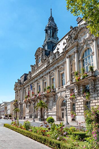 Maison à vendre - Tours - 10 pièces - 6 chambres