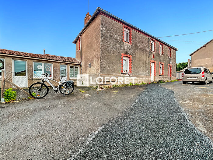 Maison à vendre - Vihiers - 6 pièces - 4 chambres