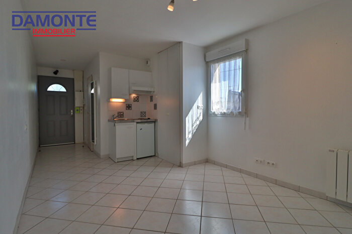Saint-Julien-les-Villas : Appartement 1 pièce à louer