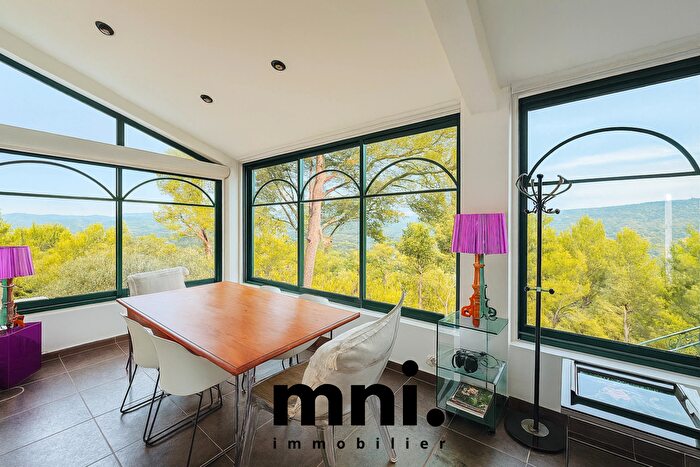 Maison à vendre - Le Beausset - 7 pièces - 5 chambres