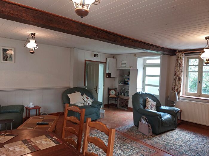 Maison 6 pièces à Clugnat, à vendre