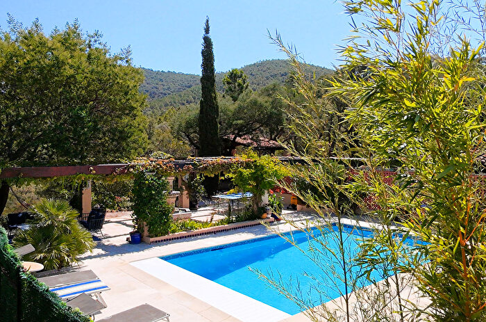 La Londe-les-Maures, Valcros, Alicastre, Haut Pansard, Bas Pansard, Le Pin : Maison 7 pièces à vendre