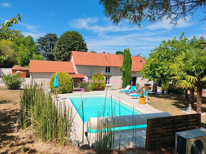 Antogny-le-Tillac - Maison 8 pièces à vendre