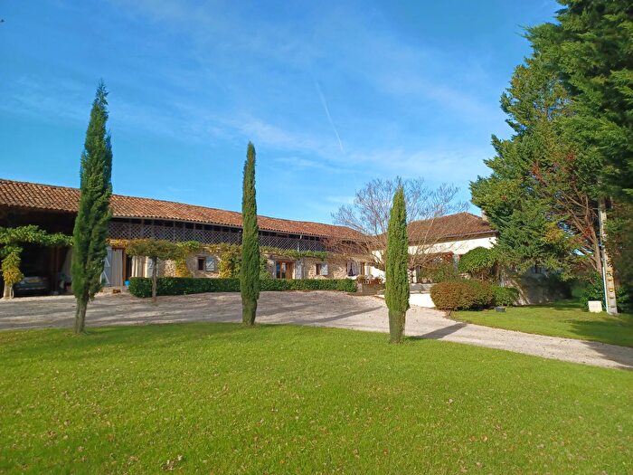 Maison à vendre - Simorre - 9 pièces - 4 chambres