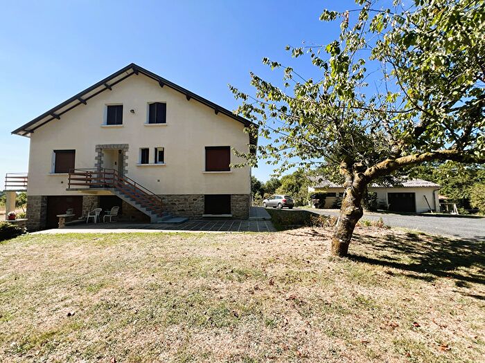 Maison à vendre - Saint-Mexant - 8 pièces - 6 chambres