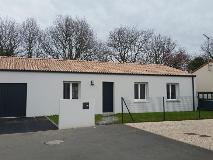La Chaize-le-Vicomte : Maison 4 pièces à vendre