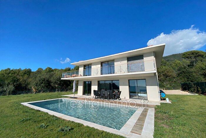 Maison à louer - Grasse - 5 pièces - 4 chambres