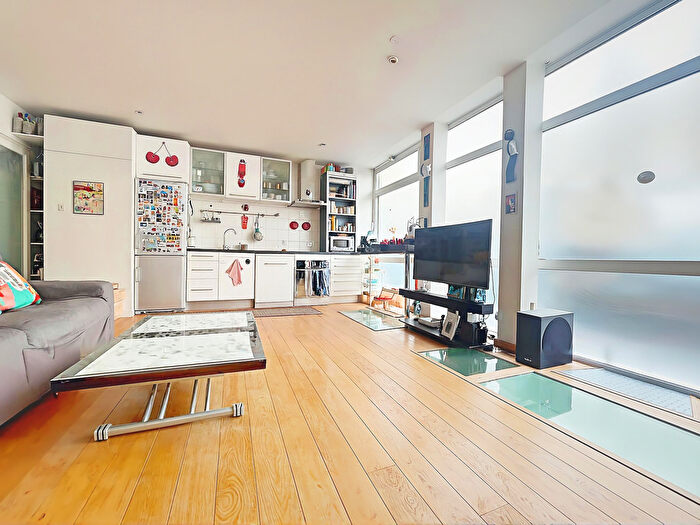 Appartement à vendre - Paris e , Léon-Blum, Folie-Regnault - 3 pièces - 2 chambres