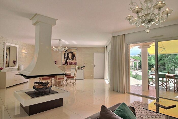 Maison à vendre - Le Taillan-Médoc - 6 pièces - 3 chambres