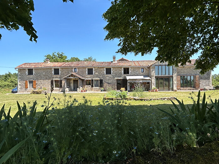 Chaunay - Maison 14 pièces à vendre