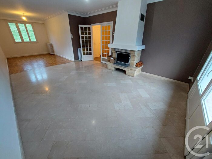 Appartement à louer - Brive-la-Gaillarde, Le Rocher Coupé, Breuil, Malecroix - 3 pièces - 2 chambres