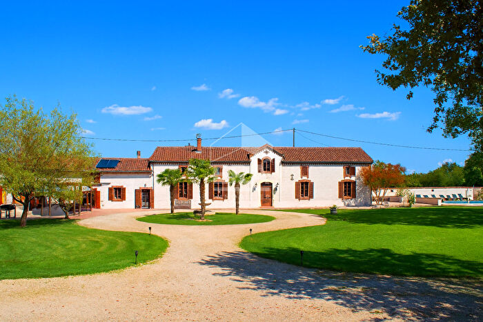 Maison à vendre - Buzon - 14 pièces - 9 chambres