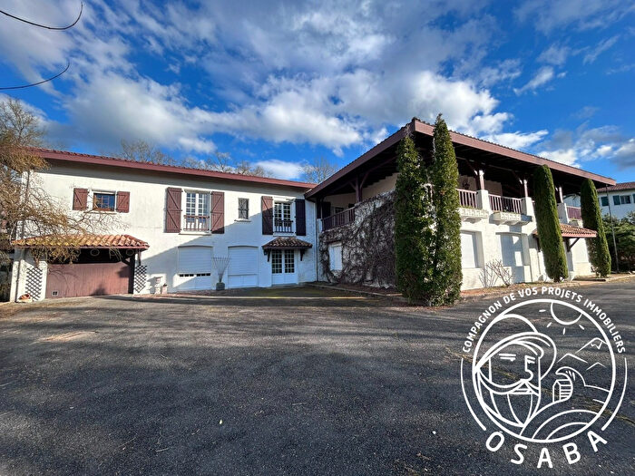 Maison à vendre - La Bastide-Clairence - 8 pièces - 4 chambres