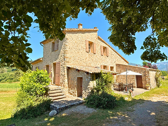 Maison à vendre - Thoard - 8 pièces - 4 chambres