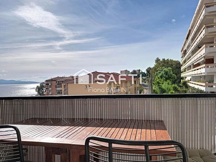 Appartement à vendre - Ajaccio, Les Sanguinaires - 3 pièces - 2 chambres