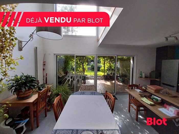 Maison à vendre - Quartiers Sud-Est, Cimetière de lEst - 6 pièces - 4 chambres