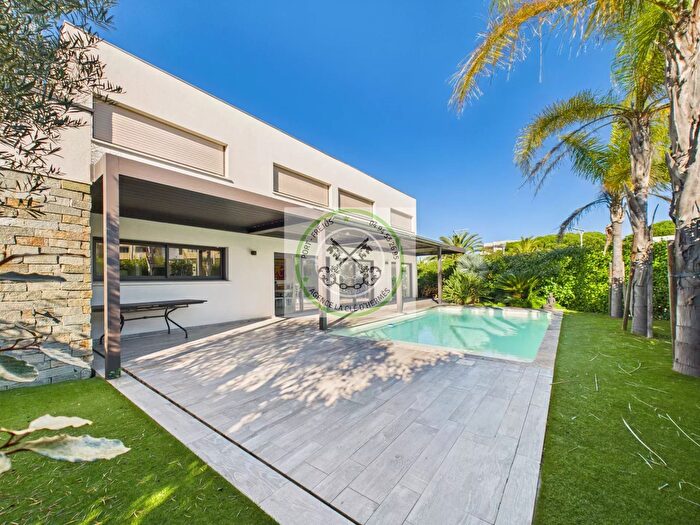 Maison à vendre - Fréjus, Fréjus Plage - 7 pièces - 5 chambres