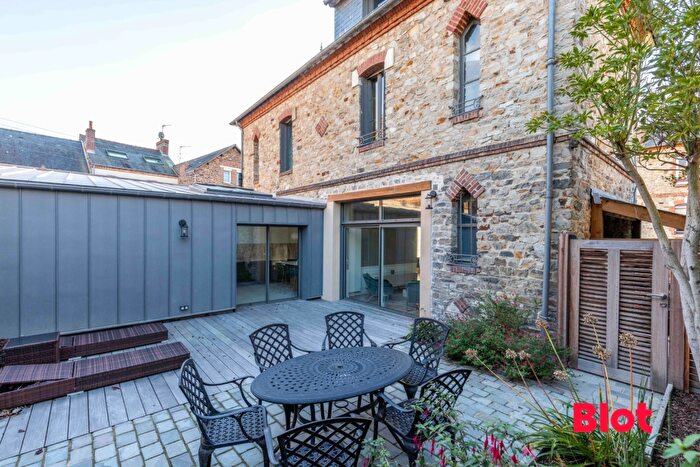 Maison à vendre - Quartiers Sud-Ouest, Sainte-Thérèse - 7 pièces - 5 chambres