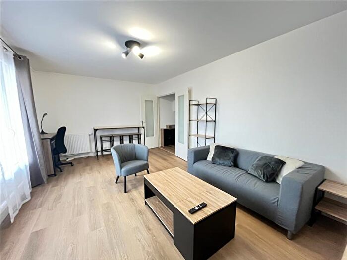 Appartement à louer - Saint-Cyr-sur-Loire, République, Fosses Boissées, Hôtel de ville - 2 pièces - 1 chambre