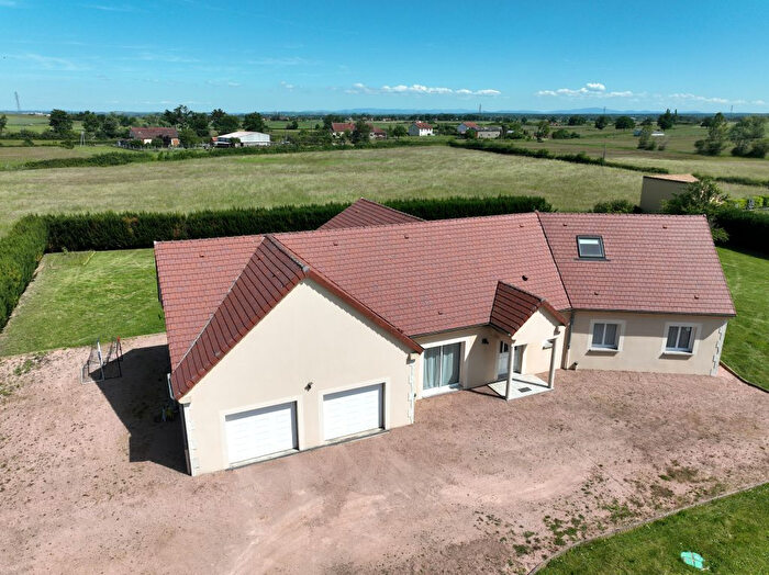 Saint-Pourçain-sur-Sioule : Maison 8 pièces à vendre