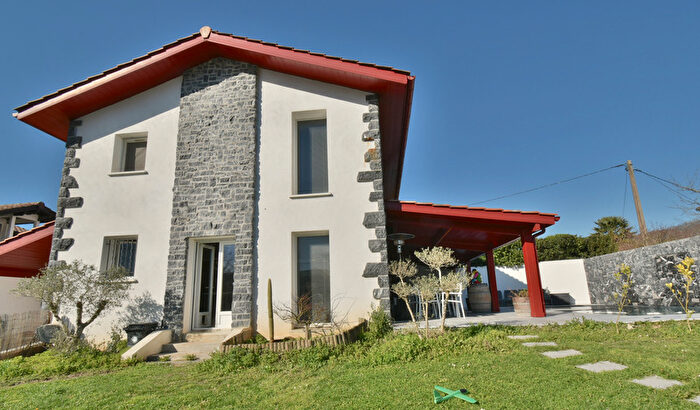 Maison à vendre - Saint-Pée-sur-Nivelle - 6 pièces - 5 chambres