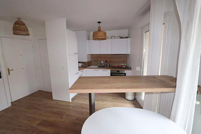 Appartement à louer - Centre Ville, Tassin-la-Demi-Lune - 1 pièce