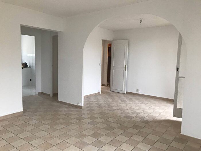 Appartement à louer - La Valbarelle, Marseille ème - 3 pièces - 2 chambres