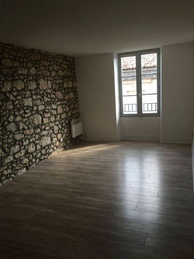 Sainte-Foy-la-Grande : Appartement 2 pièces à louer