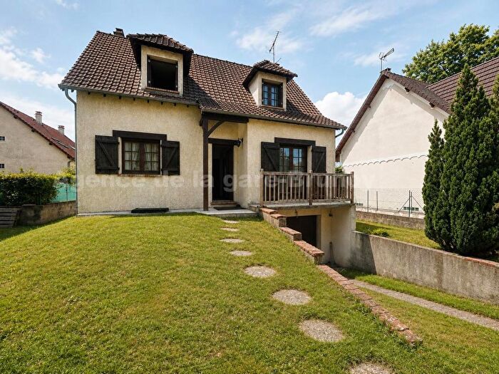 Maison 5 pièces à Villecresnes, à vendre