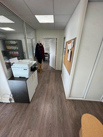 Décines-Charpieu, Centre-ville : Appartement 3 pièces à louer