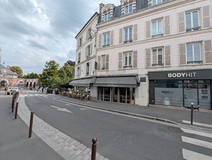 Appartement à vendre - Fontainebleau, Centre-ville - 3 pièces - 1 chambre