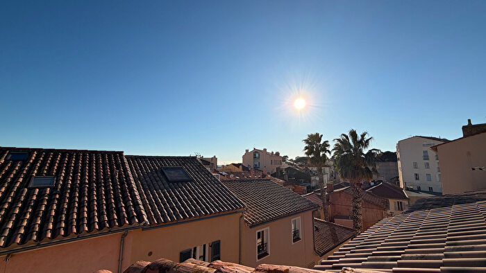 Appartement à louer - Bandol - 5 pièces - 4 chambres