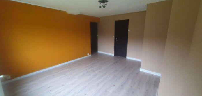 Sud Est, Ferrière-la-Grande : Appartement 3 pièces à louer