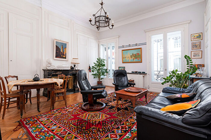 Lyon 1er, Bas des Pentes, Presqu'île : Appartement 3 pièces à vendre