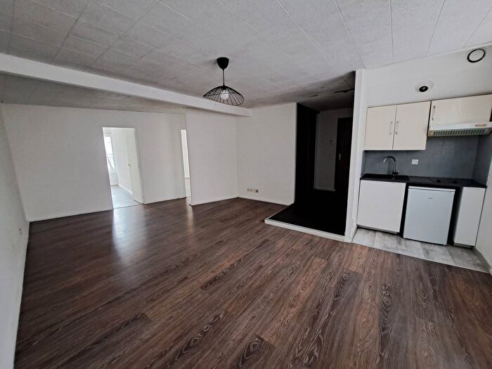 Appartement à louer - Ballainvilliers, Clermont-Ferrand - 2 pièces - 2 chambres