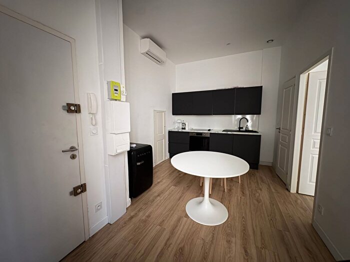 Appartement à louer - Palais de Justice, Marseille ème arrondissement - 2 pièces - 1 chambre