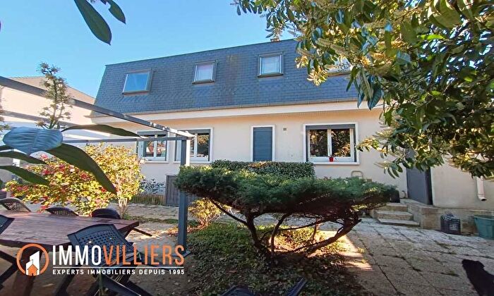 Le Plessis-Trévise : Maison 8 pièces à vendre