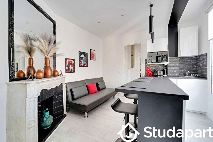 Appartement à louer - Plateau Ouest, Suresnes - 1 pièce - 1 chambre