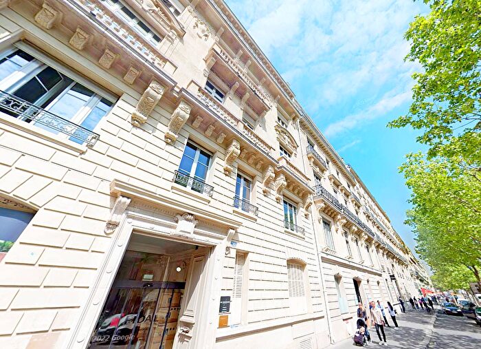 Appartement à louer - Chaillot, Paris ème arrondissement - 3 pièces - 2 chambres