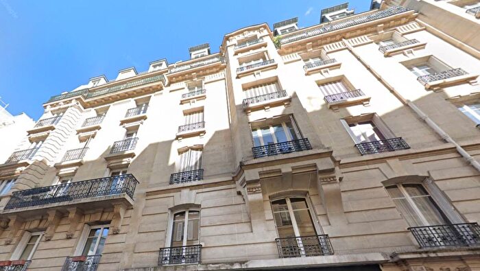 Appartement à louer - La Fourche-Guy Môquet, Paris ème arrondissement - 2 pièces - 1 chambre